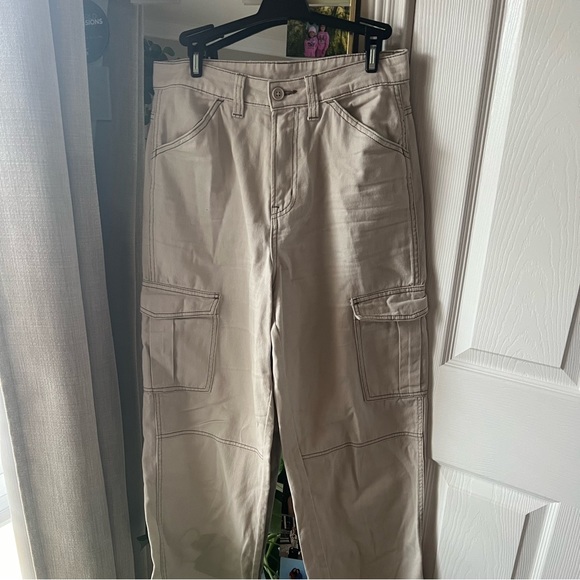 H&M | Pants & Jumpsuits | Cream Cargo Pants | Poshmark